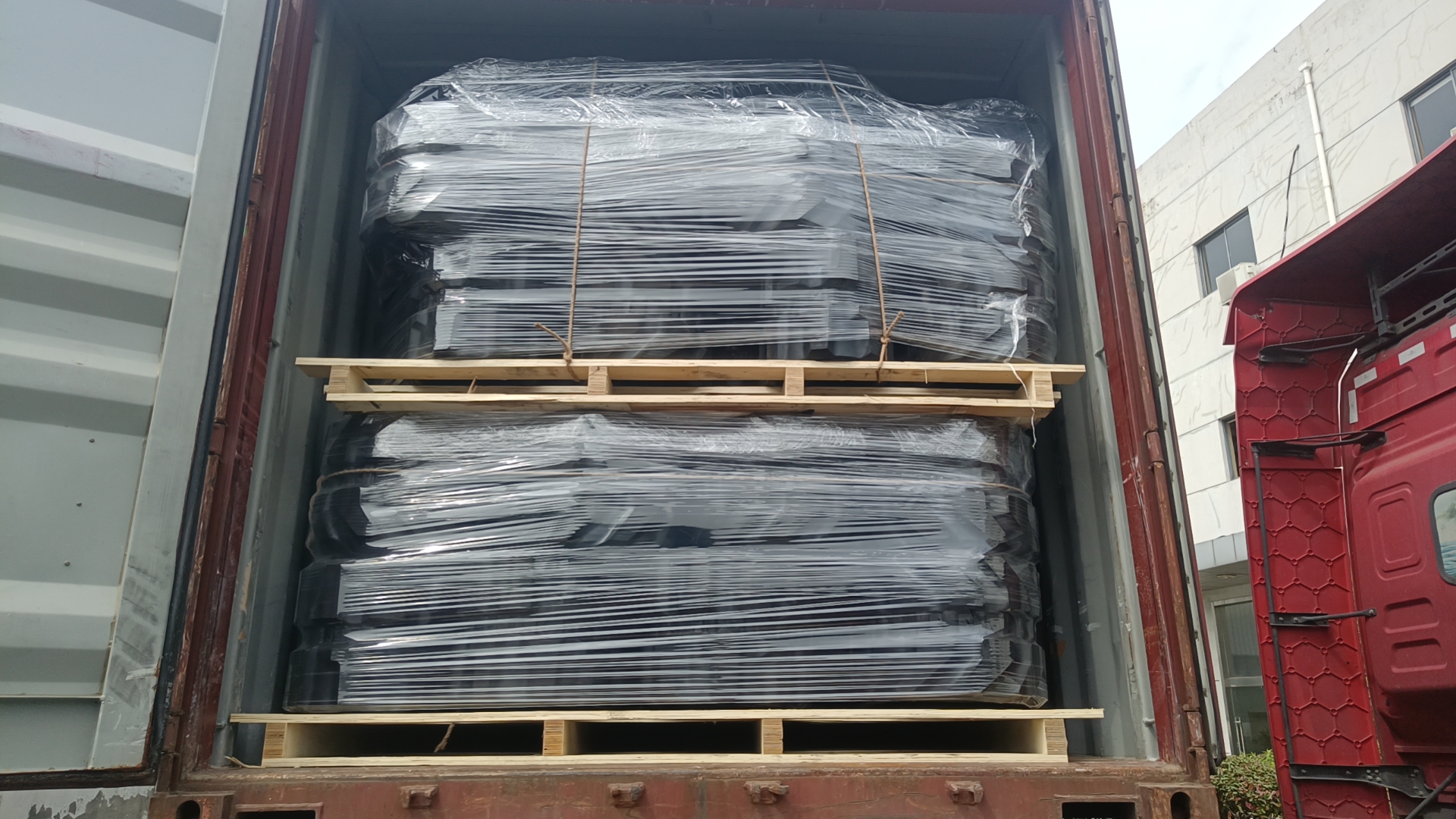 News - GATOR TRACK RUBBER TRACKS LOADED TO VARIOUS DESTINATIONS